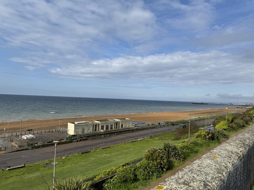 Top 8 English Schools in Brighton 2024 - Candid Reviews